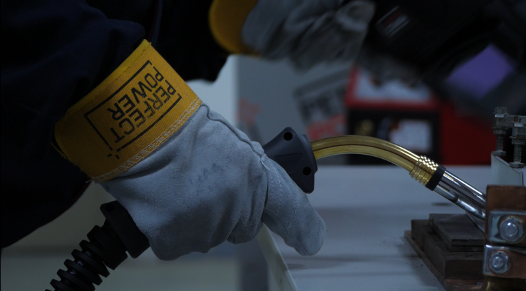 MIG Welding Basics For Beginners Guide: How to MIG Welding Steel ...